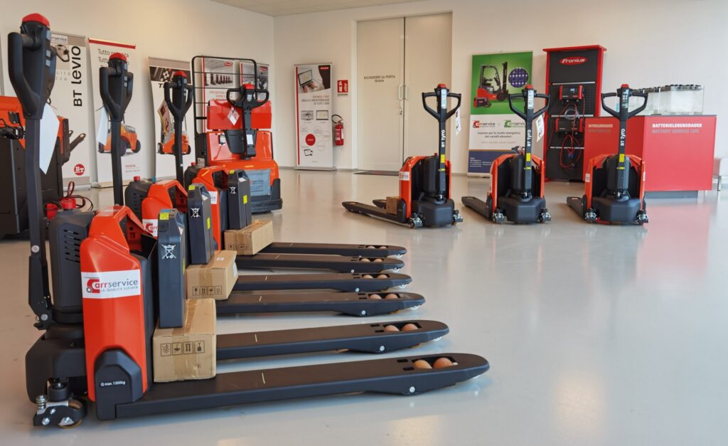 Il transpallet elettrico con la flessibilià di un transpallet manuale ...